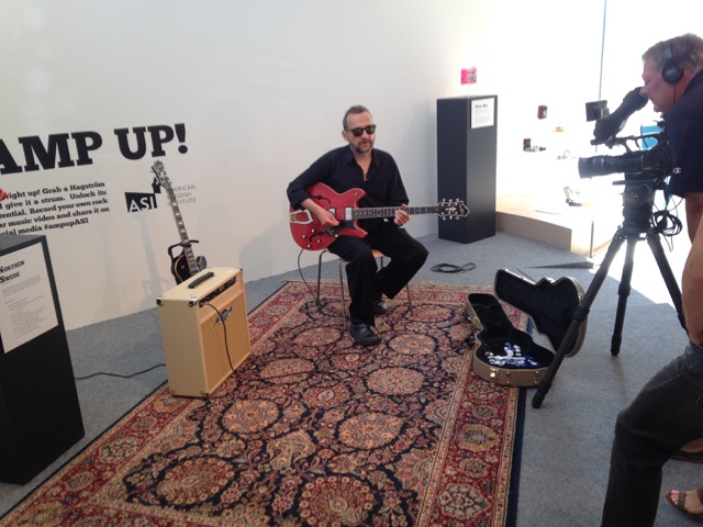 Dean Magraw Plays the Hagstrom Viking!
